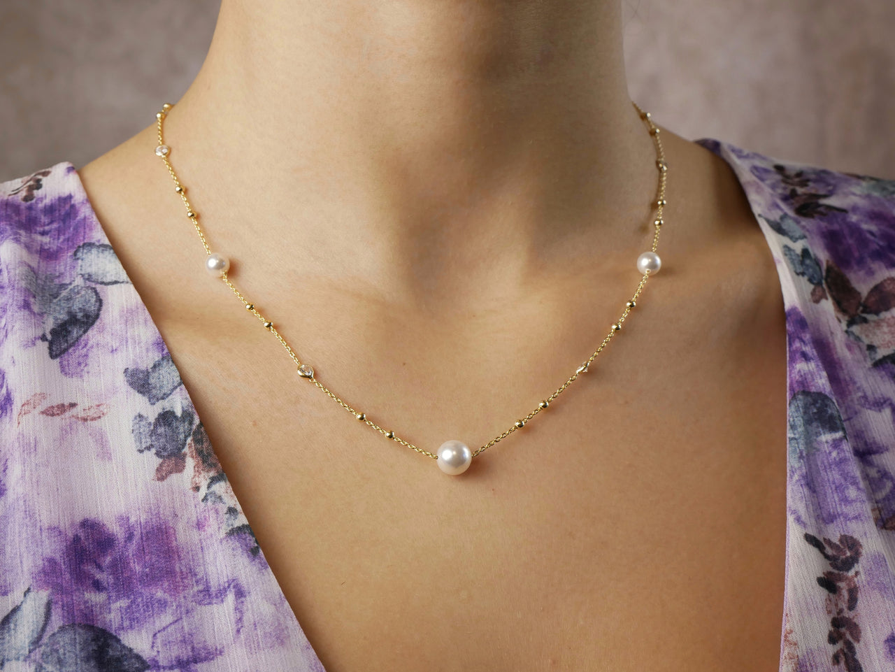 Pearl classic necklace with zircons elements – Moriconi Jewellery