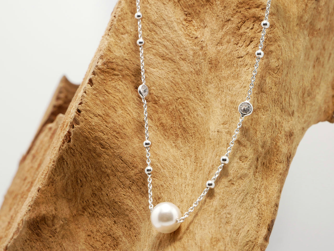 Pearl classic necklace with zircons elements – Moriconi Jewellery